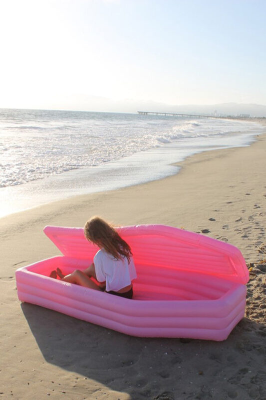 Pom Pom – Coffin Float (pink) – CAPTHEUNI